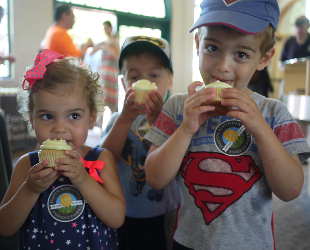 Circle Logo - Sticker | Skillshare Student Project