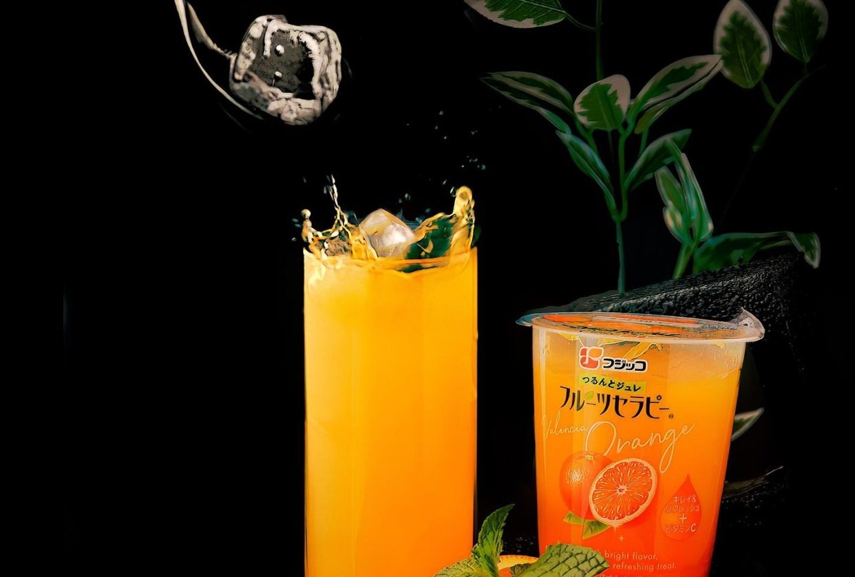 Adding ice cubes to orange juice. | Skillshare Student Project